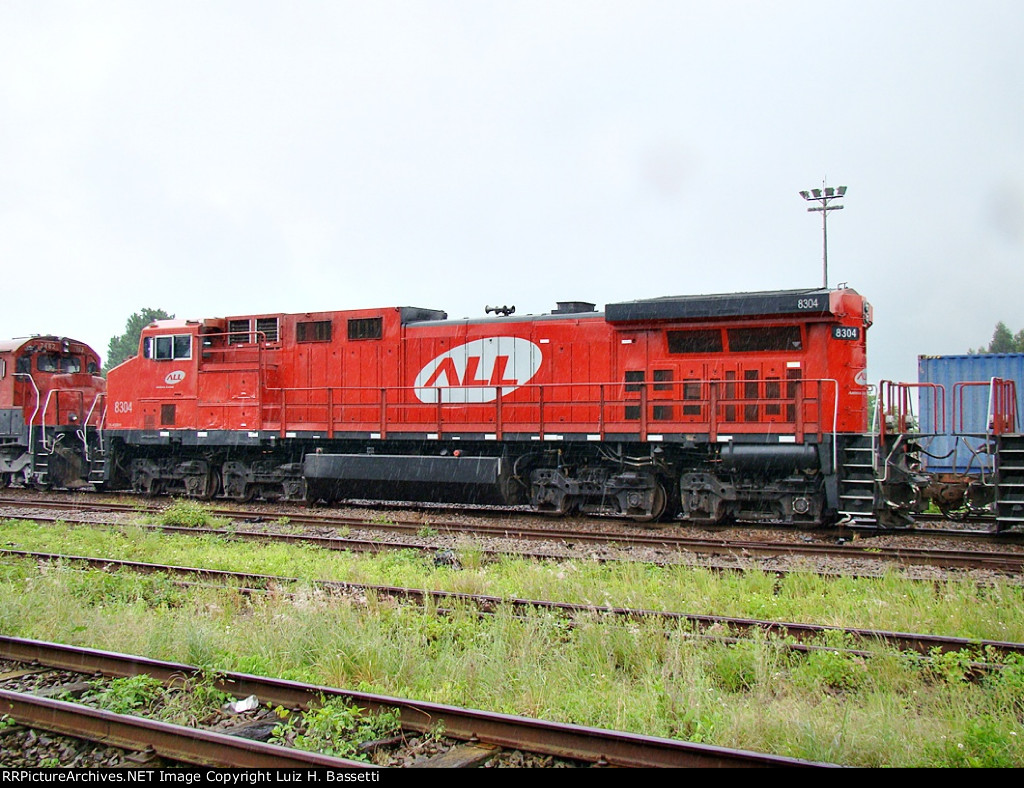 D9-40BBW DASH-9 8304